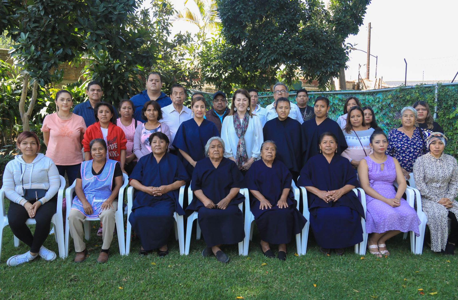 Margarita González Saravia da la bienvenida a Araceli Xixitla a Morena, tras su renuncia al FAM