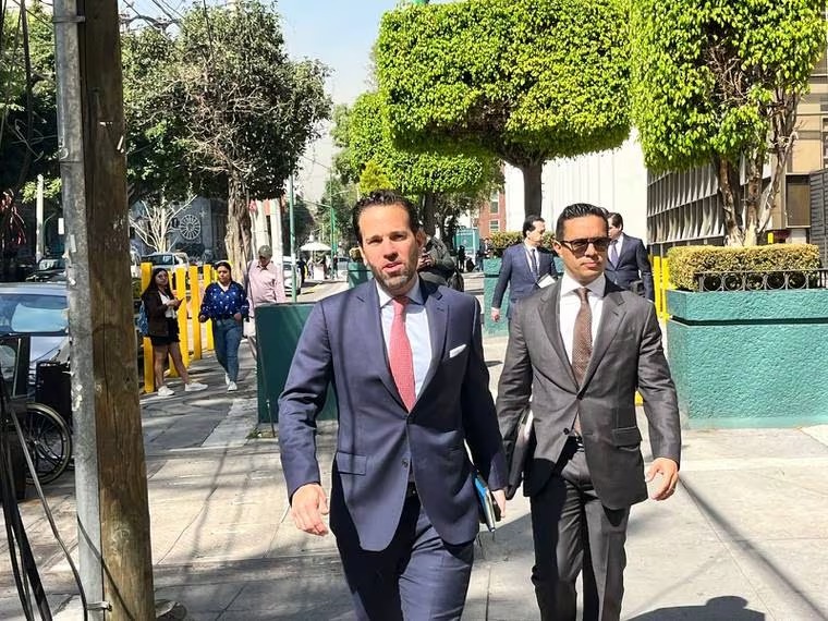 Carlos Loret de Mola enfrenta demanda del hermano de AMLO