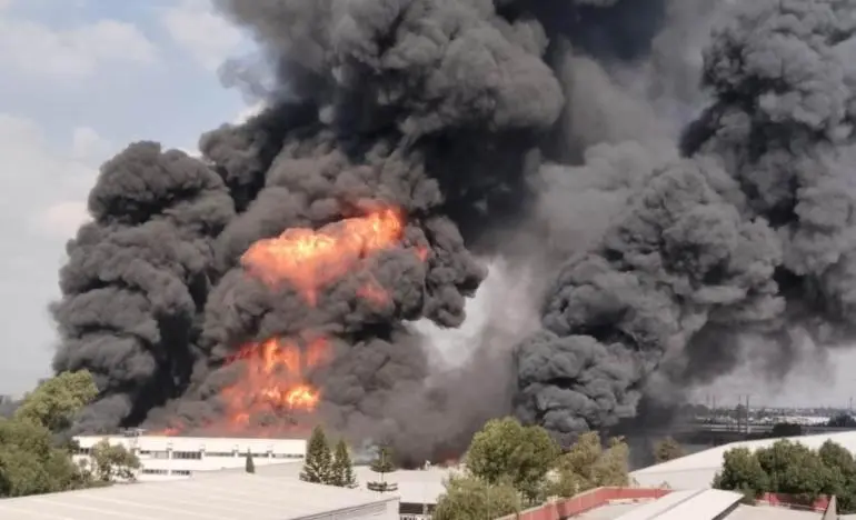 Se incendia fábrica de plásticos en Ecatepec